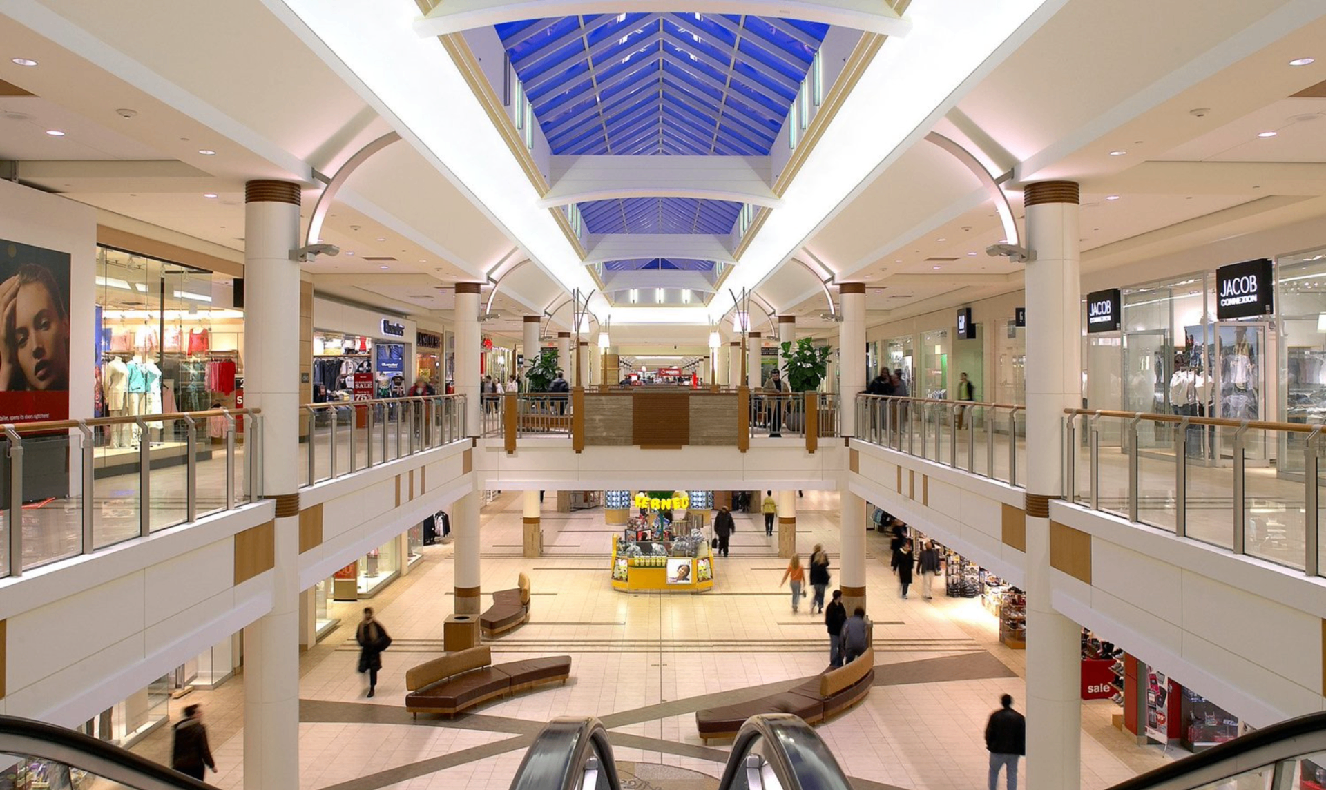 Shopping Mall Security | Retail Security Services Across Canada - Vital ...